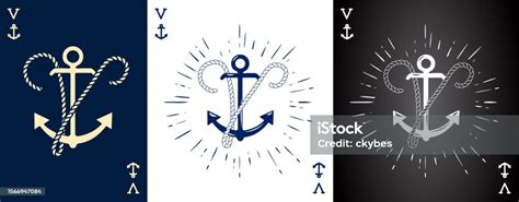 선박 로프로 만든 앵커와 편지가있는 세 개의 빈티지 라벨 세트 의류 티셔츠 또는 포스터 디자인 로고 타입 모노그램 카드 플레이 스타일 벡터 일러스트레이션 골동품에 대한 스톡