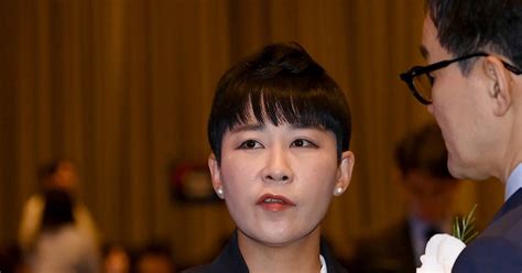 가수 리아 국회의원 김재원으로 포토