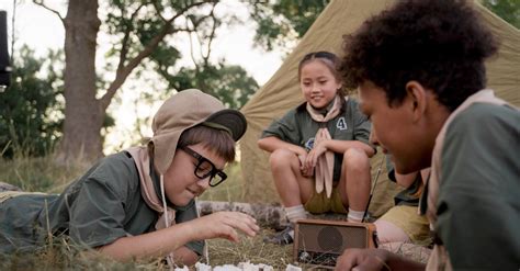 간 게임 게임 조각 공동 작업 그룹 플레이 기쁨 낮 녹지 놀이 다문화 다양성 다인종의 단란함 레저