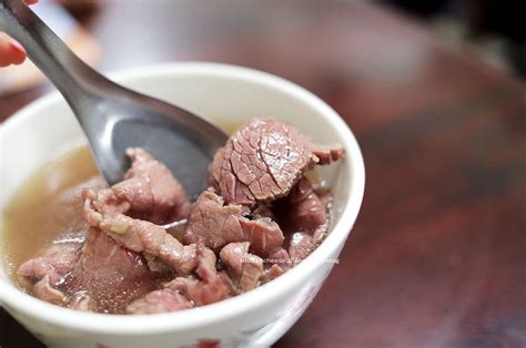 【台南安平區小吃】文章牛肉湯 也太好吃了吧牛肉湯蔥爆牛舌還有牛肉燥讓我吃完晚餐後繼續吃光光 Walkerland窩客島 ┃ 我傳媒