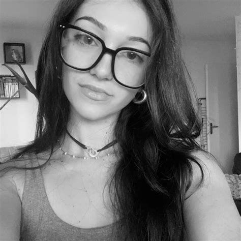 Léna Lenaservat On Threads