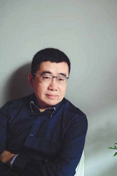 南京作家冯华 作家冯华 作家写作 大山谷图库