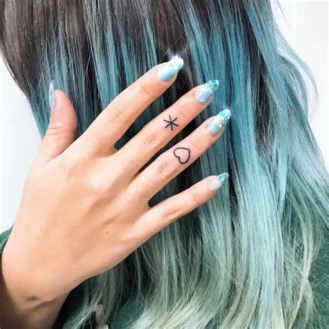 69 Tatuajes En Los Dedos Para Chicas Que Te Encantarán