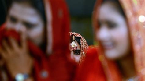 “tradita E Tmerrshme” Një Barrë Mbi Nuset E Pakistanit