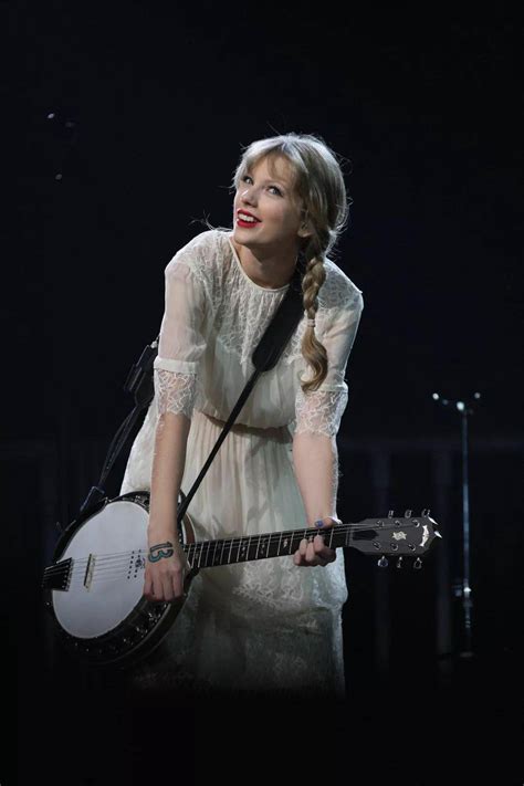 和霉霉的爱情故事从这里开始！〈love Story〉taylor Swift尤克里里指弹演示教学弹唱谱 搜狐大视野 搜狐新闻
