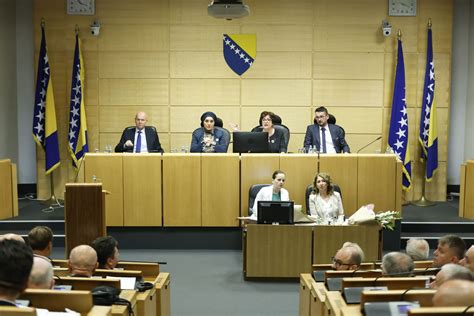 Dramatičan završetak sjednice Parlamenta FBiH SDA ovci i DF ovci