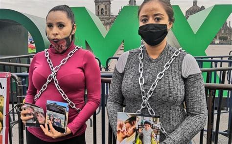 Mujeres Se Encadenan En El Zócalo De Cdmx Piden Recuperar A Sus Hijos