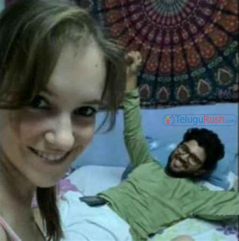 Vijay Deverakonda Intimate Pics Gone Viral Telugu Rush