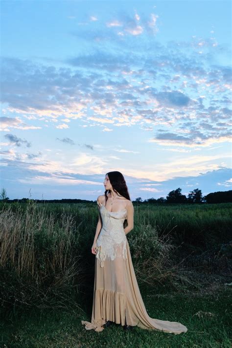 Zoe Gustavia Anna Whalen 2025春夏高级成衣lookbook 天天时装 口袋里的时尚指南