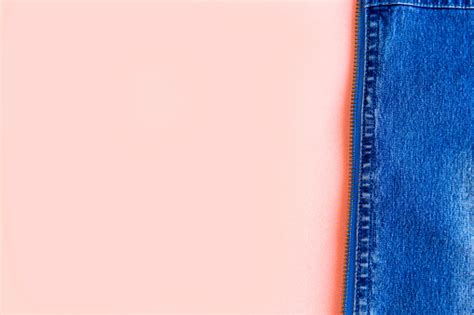 파스텔 핑크 배경 복사 스페이스 탑 뷰 플랫 레이에 지퍼가 있는 블루 데님 소재 패션 배경 데님 텍스처 0명에 대한 스톡 사진 및 기타 이미지 Istock