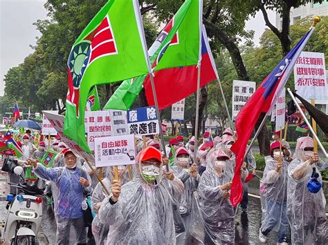 透視新聞網 救國團10萬人冒雨大遊行向黨產會抗議違法濫權全場沸騰 【記者廖銘瑞／綜合報導】