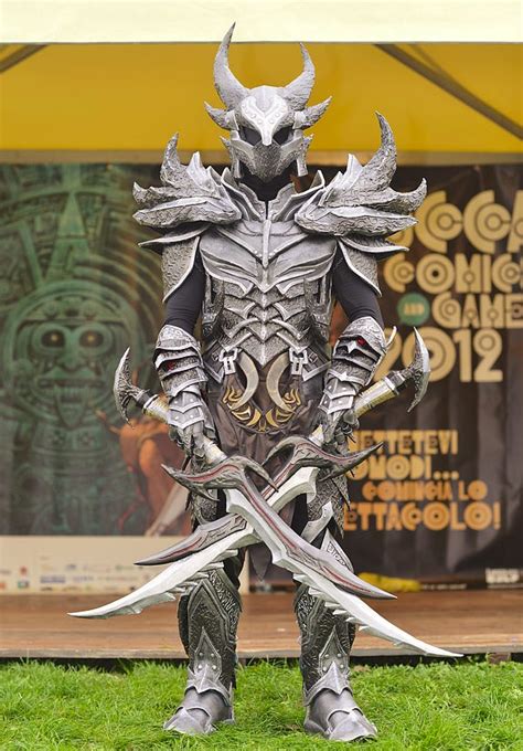 Mind Blowing Skyrim Dovahkiin In Full Daedric Armor Cosplay [pics] Global Geek News