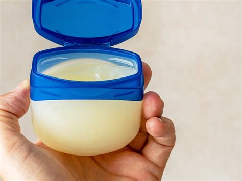 10 Sorprendentes Beneficios De La Vaselina Para Tus Pestañas Benefipedia