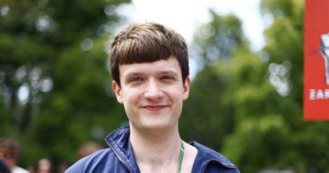 W Młodym Wieku Został Ojcem Jego Decyzja Spotkała Się Z Niezrozumieniem Świat Seriali W