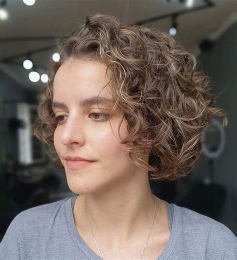 15 Must Try Wedge Haircuts For Fine Hair To Look Fuller