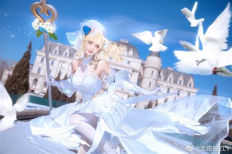 【cos】赶在雪天拍摄的水晶玫瑰拉克丝 英雄联盟手游水晶玫瑰皮肤走路摇zly 小白游戏网