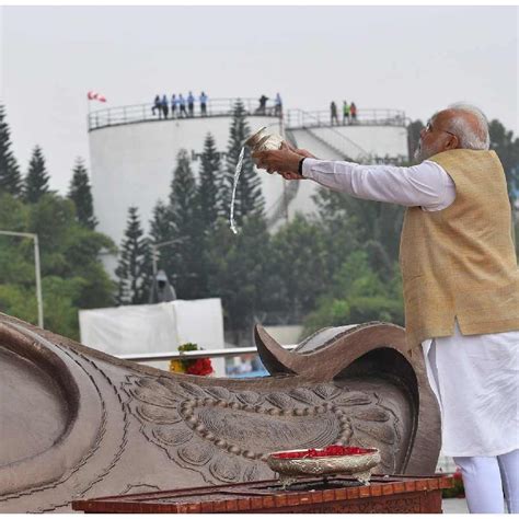 Pm Modi In Bengaluru ಬೆಂಗಳೂರಿನ ರಸ್ತೆಯಲ್ಲಿ ಅಭಿಮಾನಿಗಳಿಗೆ ಕೈ ಬೀಸಿದ ಮೋದಿ