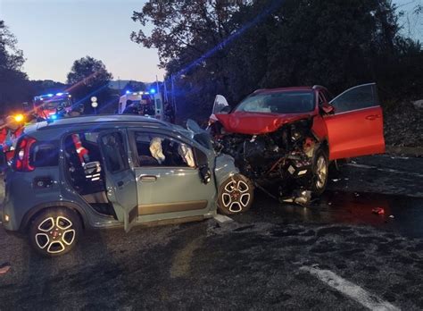 Tragedia A Crotone Scontro Tra Auto Un Morto E 4 Feriti Bimbi