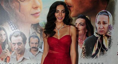‘Şuursuz Aşk Filminin Galasına Ebru Şahin Damga Vurdu Magazin Haberleri Milliyet