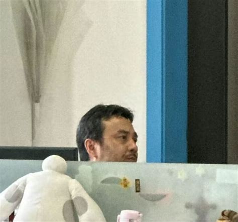 49岁汪涵近照曝光，胡子拉碴模样沧桑，嘴里一直嚼槟榔引热议 哔哩哔哩