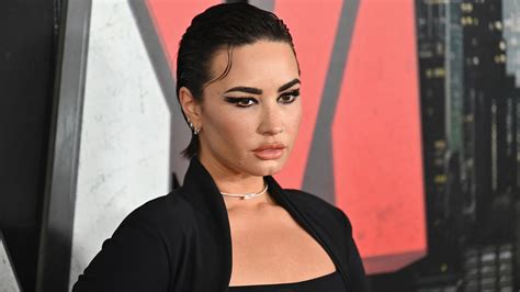 Demi Lovato Revela Que Sufrió Pérdida De Visión Y Audición Tras Una