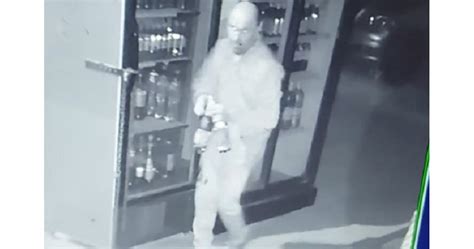 Мъж разряза с трион верига открадна два галона бира