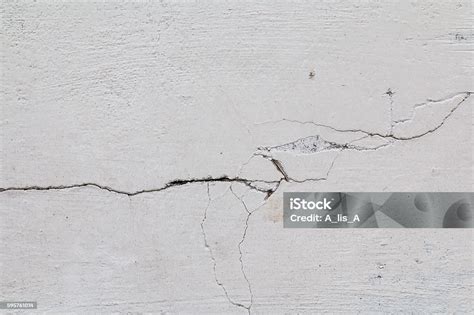 균열이 생길 수 있습니다 질감 이전 페인트 인명별 플라스터 갈라진 벽 거친에 대한 스톡 사진 및 기타 이미지 거친 건설