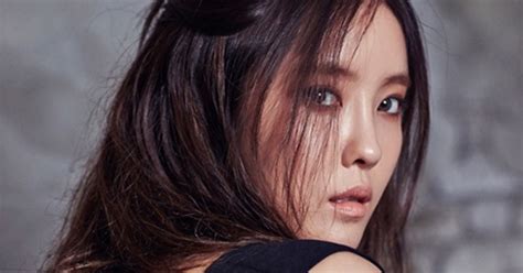 Bnt화보 티아라 효민 가녀린 어깨선 눈길