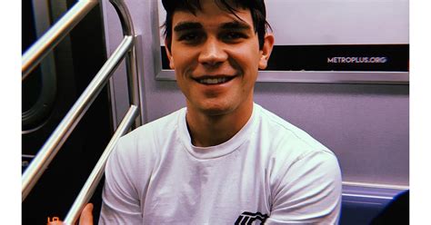 Kj Apa De Riverdale Será O Cantor Religioso Jeremy Camp No Filme I