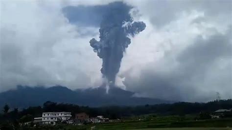 影印尼蘇門答臘島火山噴發「恐波及日本」 日氣象廳憂沖繩遭海嘯