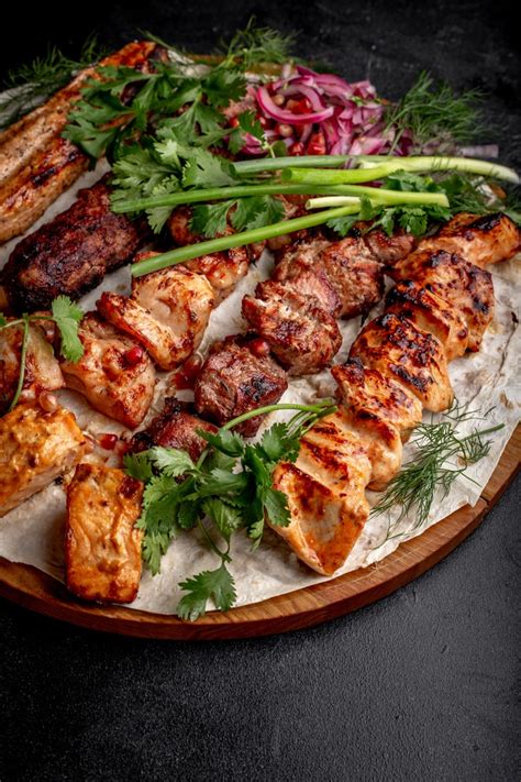 Шашлык бедро куриное заказать в ресторане грузинской кухни Три грузина