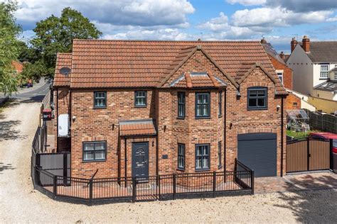 Askern Doncaster Dn6 3 Bed Detached House £240000