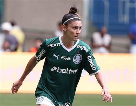 Palmeiras Feminino Acerta Renovações De Bruna Calderan E Camilinha