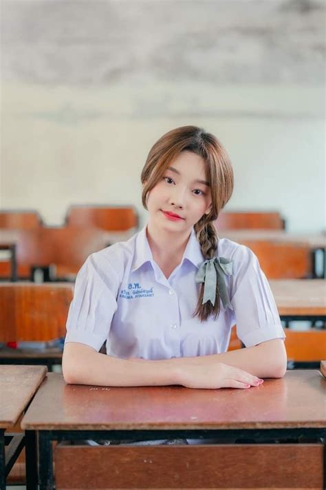 ปักพินโดย Jarusrawee Jong ใน วัยรุ่น สาวม ปลาย รูปสาวน่ารัก โพสท่า