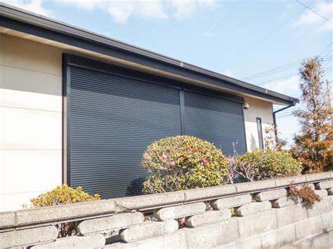 御前崎市 S様邸 リビングの窓に後付けシャッター取付工事 一戸建て 防犯／バリアフリー／自然素材／省エネ｜lixilリフォームネット｜リフォーム事例