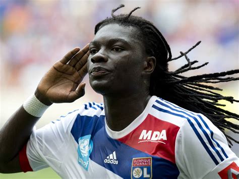 Transfer News Newcastle Pull Out Of The Hunt For Lyon Striker Bafetimbi Gomis The Independent