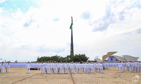 Marinha conduz Cerimônia de Substituição da Bandeira em Brasília