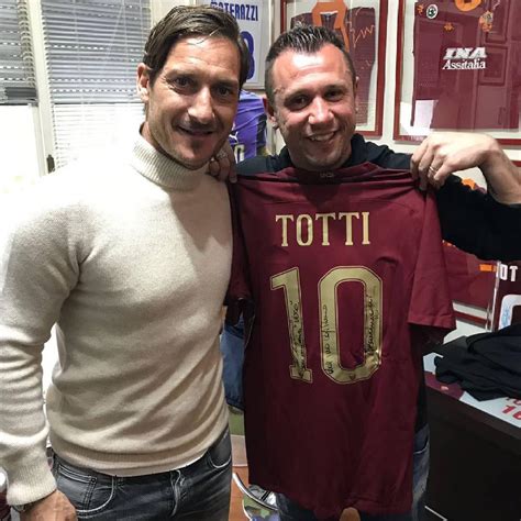 بازگشت کاسانو به تمرینات رم پس از 12 سال و دیدار او با توتی و دی فرانچسکو عکس طرفداری