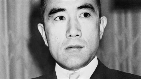 Yukio Mishima O Escritor Que Sonhou Com A Morte Observador