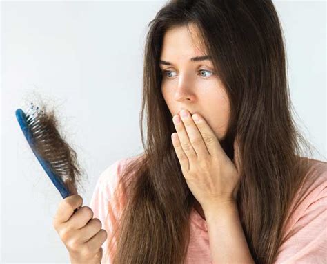 बालों के झड़ने की वजह होती हैं ये 10 आदतें तुरंत बदलें