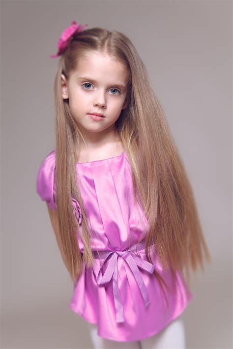 Mini Models Faces Telegraph