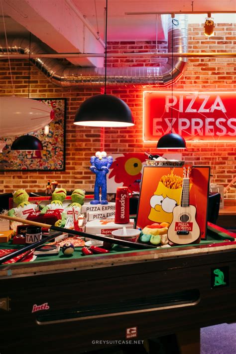Pizza Express Garosugil • 피자익스프레스 — Greysuitcase