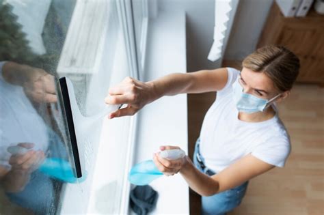 Cómo limpiar las rejas de las ventanas Crespo Mantenimientos