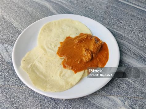 Delicioso Plato De Desayuno Estilo Kerala Pathal O Pathiri O Appam Con