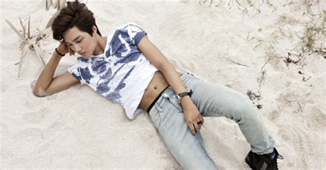 Exo K 카이 복근 공개 섹시 자태 포토엔