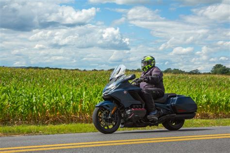 Honda Goldwing 2022 Essai Custom Tour Magazine