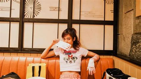 Buka Baju Di Atas Panggung Ini 6 Fakta Widi Vierratale Dilaporkan Ke