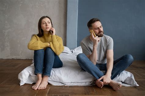 Free Photo Couple Having Communication Problems