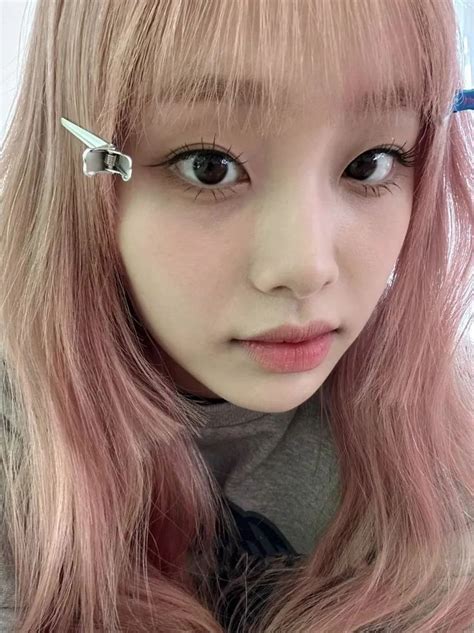 Follow Me Chuu Loona Pink Hair Kpop