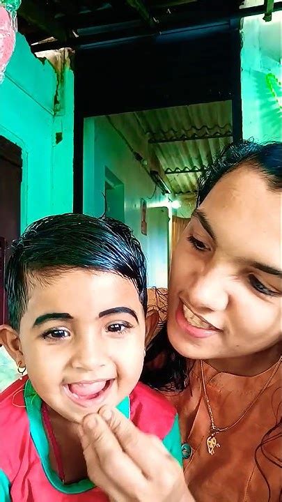 എന്റെ സാറെ ആ നോട്ടം ചുറ്റുമുള്ളതൊന്നും കാണാൻ പറ്റില്ലlachoos